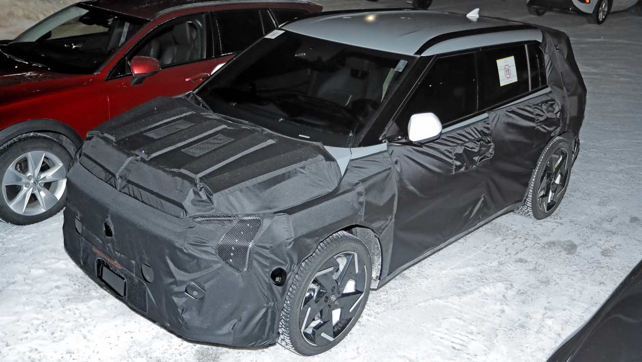 Kia EV3 GT spy shots - pictures | Auto Express